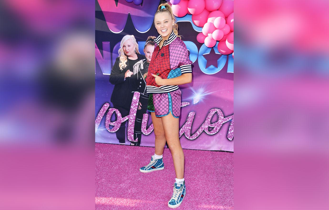 JoJo Siwa Sports Colorful Outfit At 'Siwas Dance Pop Revolution': Photos