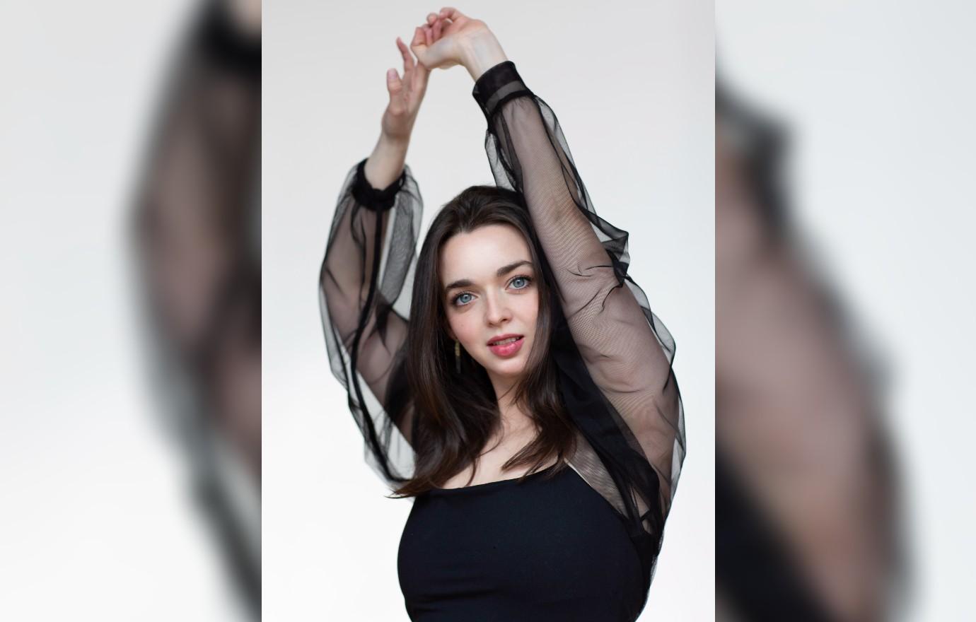 Allison Winn Dishes On Starring In New 'Mean Girls' Movie