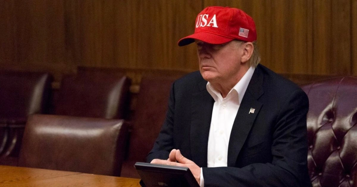 Critics Warn of Cognitive Decline After Donald Trump Fails to ‘Walk in ...